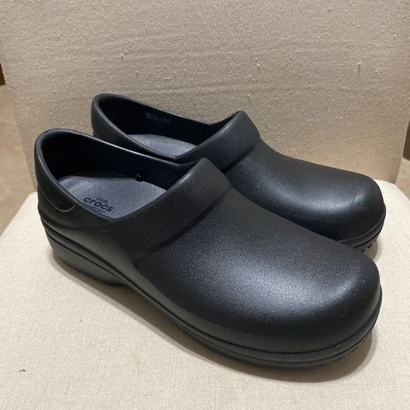 CROCS | Shoes | Crocs Clogs Nursing Shoes Closed Toes 9 Dual Comfort ...